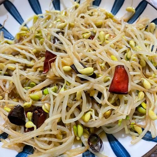 豆芽怎么炒才脆_炒豆芽要不要焯水-第1张图片-山城妙识