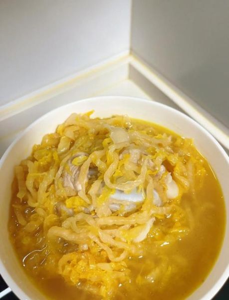 大骨头炖酸菜怎么做_酸菜炖大骨头秘诀-第1张图片-山城妙识