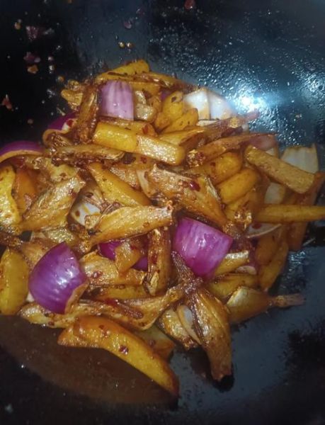 干锅耗儿鱼怎么做_干锅耗儿鱼热量高吗-第1张图片-山城妙识 干锅耗儿鱼怎么做_干锅耗儿鱼热量高吗-第1张图片-山城妙识