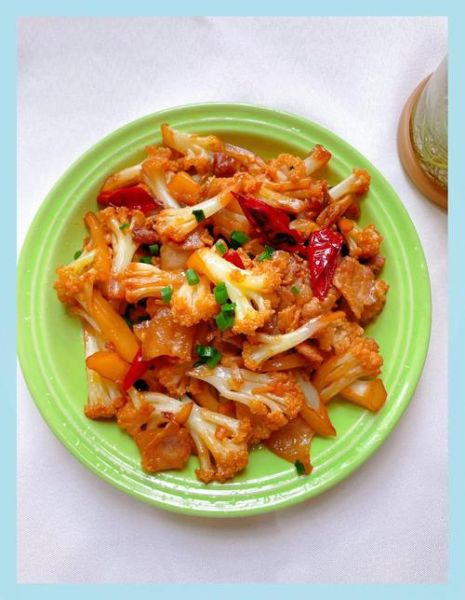 菜花炒肉片怎么炒才脆_菜花炒肉片用焯水吗-第1张图片-山城妙识