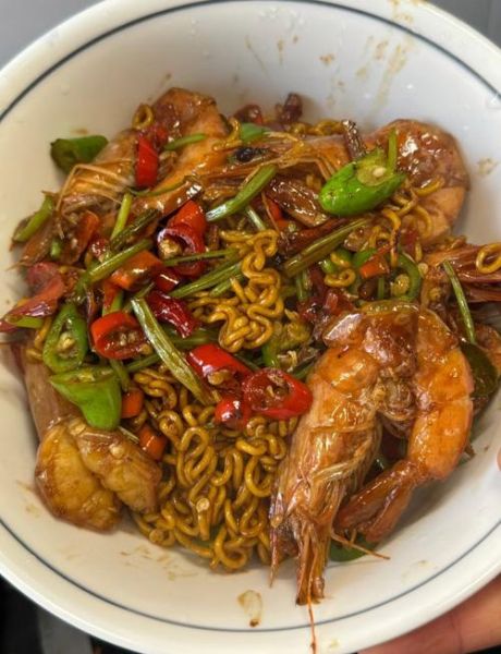 鲜虾焖面怎么做_鲜虾焖面家常做法-第1张图片-山城妙识