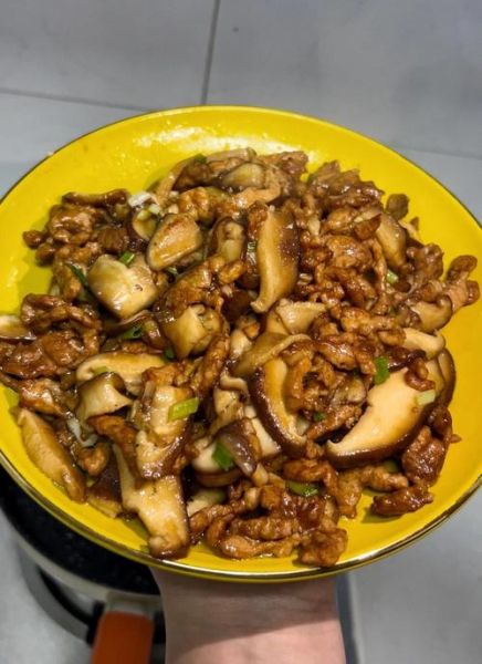 香菇怎么做好吃_家常香菇炒肉做法-第1张图片-山城妙识