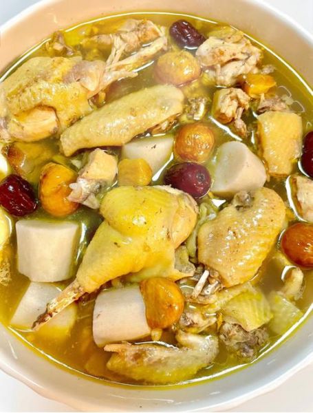 鸡肉炖汤用什么搭配_鸡肉炖汤最佳食材组合-第1张图片-山城妙识