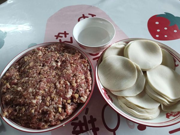 香菇包饺子香菇要炒吗_香菇饺子馅要不要先炒-第1张图片-山城妙识 香菇包饺子香菇要炒吗_香菇饺子馅要不要先炒-第1张图片-山城妙识