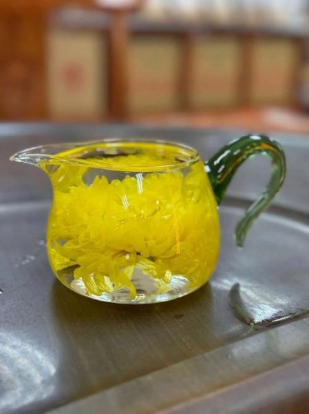 菊花和什么一起泡最好_菊花搭配什么泡水最养生-第1张图片-山城妙识