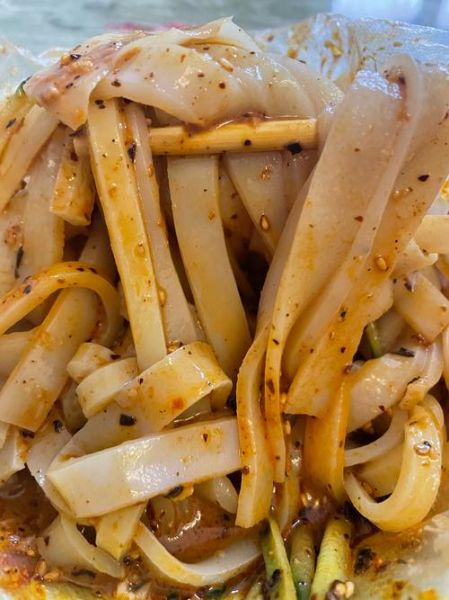 面皮怎么做才筋道_家常面皮调料汁怎么调-第1张图片-山城妙识