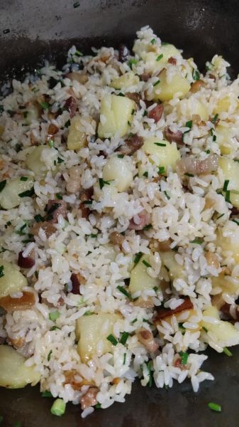 洋芋焖饭怎么做好吃_洋芋焖饭的做法窍门-第2张图片-山城妙识