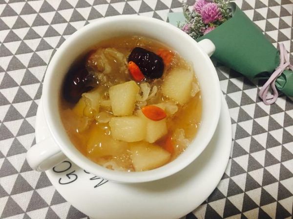 银耳怎么吃最有营养_银耳怎么炖最润肺-第1张图片-山城妙识