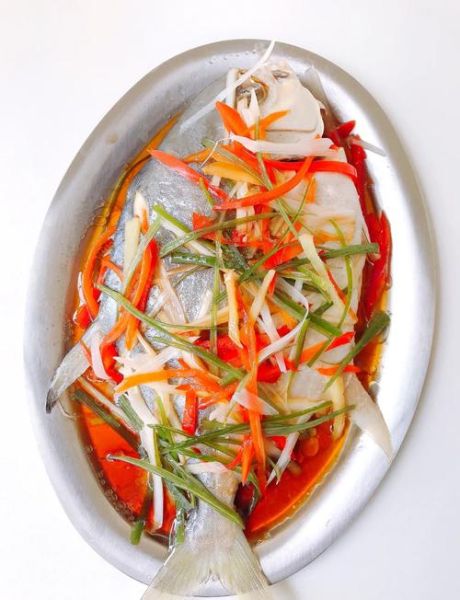 清蒸鲳鱼的做法_清蒸鲳鱼蒸多久才鲜嫩-第1张图片-山城妙识