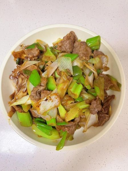 大葱爆牛肉怎么做_大葱爆牛肉家常做法-第2张图片-山城妙识