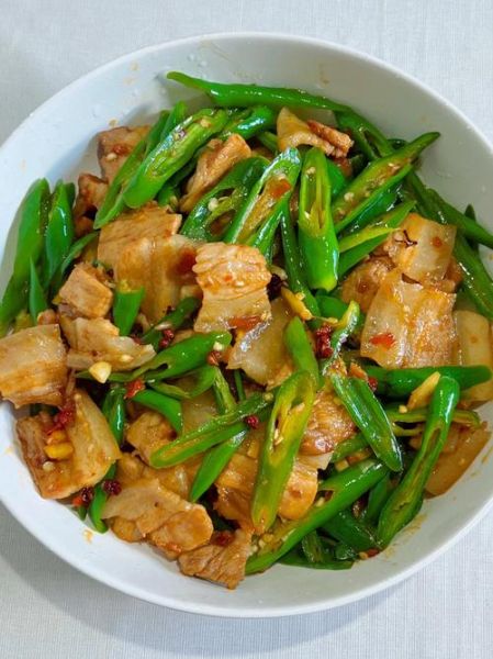 青椒香干回锅肉怎么做_香干回锅肉的家常做法-第1张图片-山城妙识