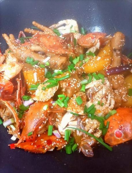 鸡爪肉蟹煲怎么做_鸡爪肉蟹煲需要焯水吗-第1张图片-山城妙识