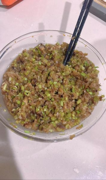 芹菜猪肉馅饺子怎么做_芹菜饺子馅怎么调才鲜嫩-第3张图片-山城妙识