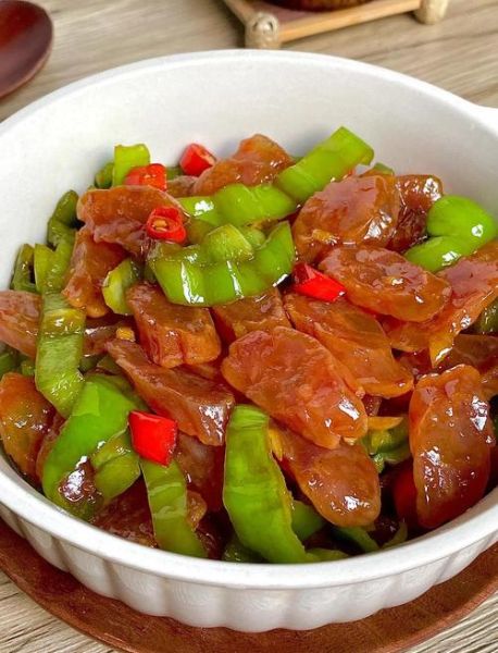 腊肠炒青椒怎么炒好吃_腊肠炒青椒用焯水吗-第1张图片-山城妙识