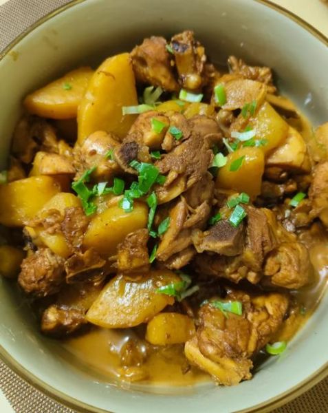鸡肉炖土豆怎么做好吃_家常做法步骤详解-第2张图片-山城妙识