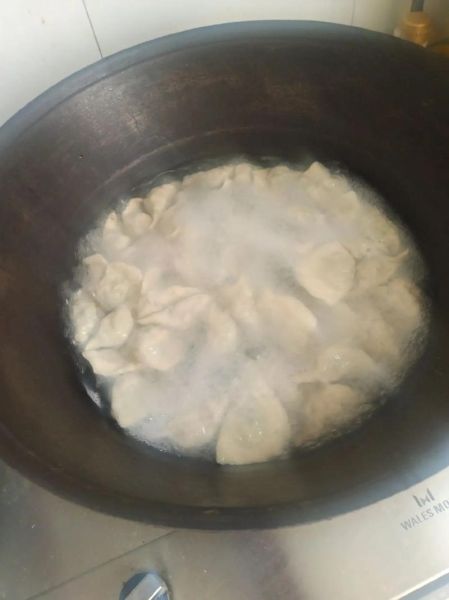 槐花鸡蛋饺子怎么做_槐花鸡蛋饺子馅料比例-第3张图片-山城妙识