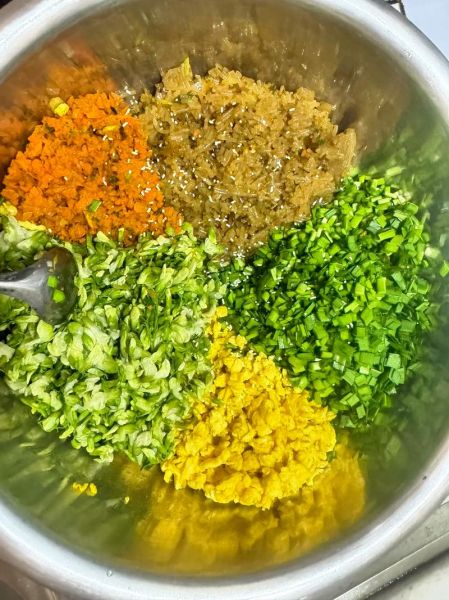 槐花鸡蛋饺子怎么做_槐花鸡蛋饺子馅料比例-第2张图片-山城妙识