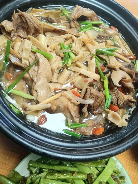 笋干老鸭煲的由来_老鸭煲为什么用笋干-第2张图片-山城妙识