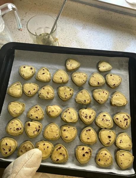 蔓越梅曲奇饼干怎么做_蔓越梅曲奇饼干热量高吗-第1张图片-山城妙识