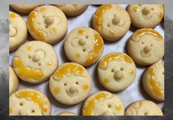 圣诞节饼干小人怎么做_圣诞节饼干小人装饰技巧-第2张图片-山城妙识