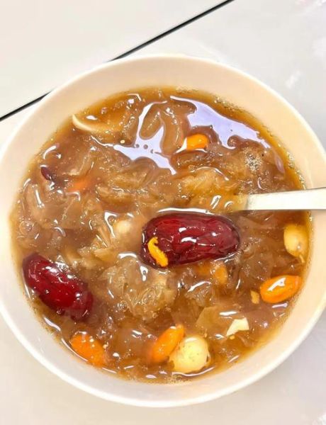 银耳莲子羹怎么做才粘稠_银耳莲子羹要炖多久-第3张图片-山城妙识