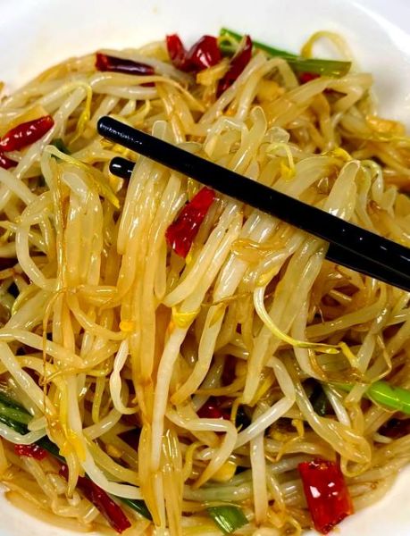 绿豆芽菜怎么炒好吃_绿豆芽炒几分钟才脆嫩-第1张图片-山城妙识