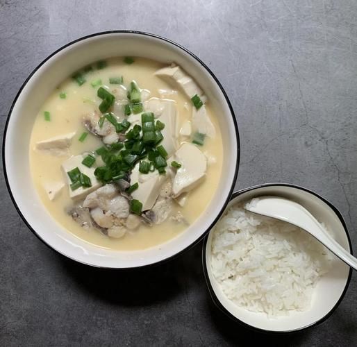 草鱼炖豆腐怎么做_草鱼炖豆腐的家常做法-第1张图片-山城妙识