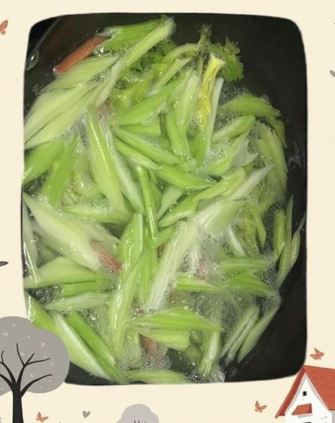炒芹菜用焯水吗_芹菜焯水多久合适-第2张图片-山城妙识
