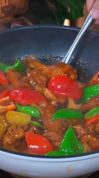 黄闷鸡怎么做好吃_黄闷鸡做法步骤-第3张图片-山城妙识