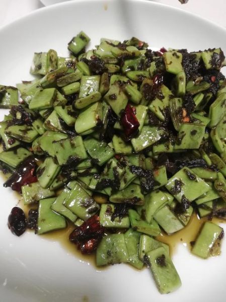 橄榄菜是什么样子的_橄榄菜颜色味道-第1张图片-山城妙识