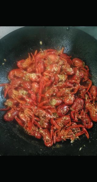 蒜泥龙虾怎么做才入味_蒜泥龙虾做法窍门-第1张图片-山城妙识