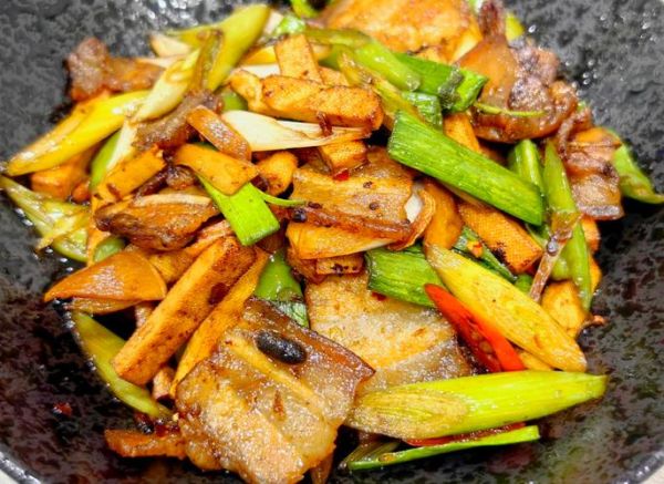 香干回锅肉家常做法_香干回锅肉怎么做才好吃-第1张图片-山城妙识