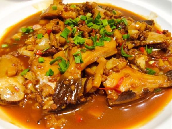 扒皮狼鱼怎么做好吃_家常做法步骤详解-第1张图片-山城妙识