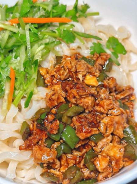 鸡蛋炸酱怎么做_鸡蛋炸酱不腥的窍门-第1张图片-山城妙识