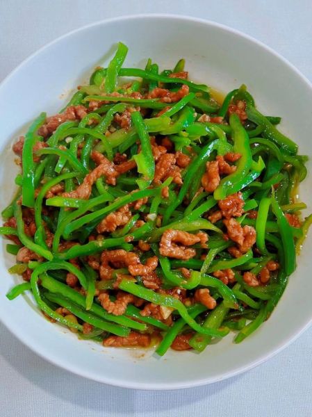 青椒肉丝怎么炒才嫩_家常川菜做法步骤-第1张图片-山城妙识
