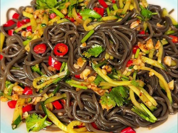 蕨根粉怎么凉拌才正宗_正宗蕨根粉凉拌方法-第3张图片-山城妙识