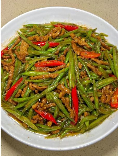 长豆角炒肉丝怎么炒才嫩_长豆角炒肉丝需要焯水吗-第1张图片-山城妙识