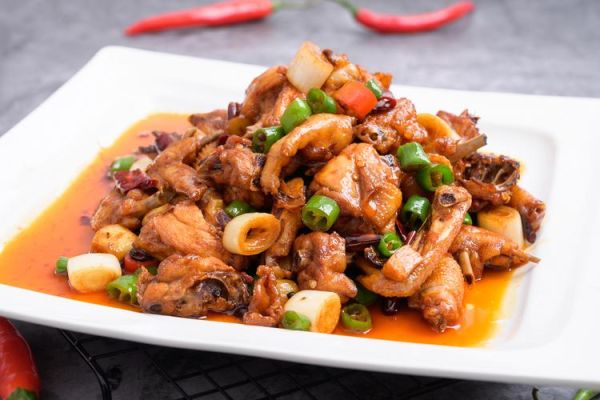 红烧鸡背怎么做好吃_红烧鸡背简单做法窍门-第1张图片-山城妙识