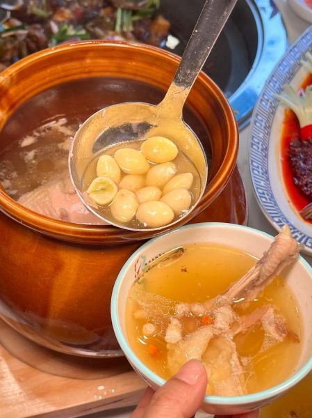 白果炖鸡可以加山药吗_白果山药炖鸡的做法-第1张图片-山城妙识