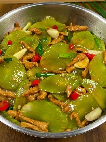 莴笋炒肉怎么做才脆嫩_四川家常做法秘诀-第3张图片-山城妙识