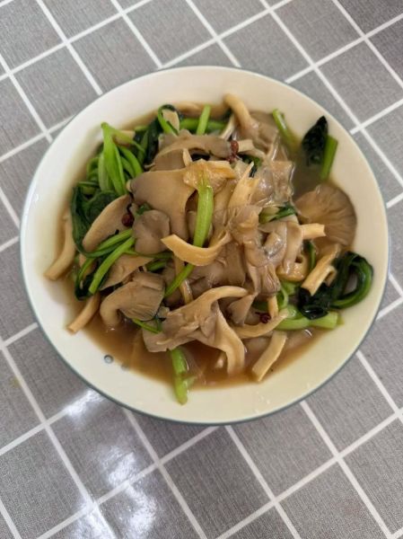青菜炒蘑菇怎么做_青菜炒蘑菇用焯水吗-第3张图片-山城妙识