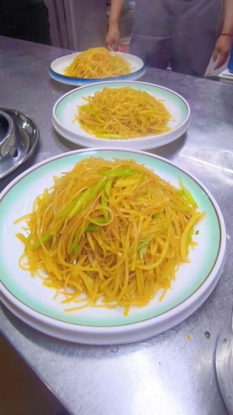 凉拌土豆芹菜丝怎么做_土豆芹菜丝凉拌窍门-第2张图片-山城妙识