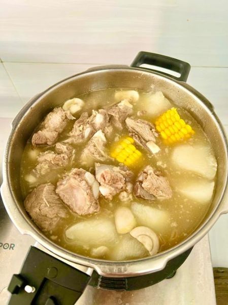 排骨怎么炖嫩而不柴_排骨炖多久才软烂-第1张图片-山城妙识