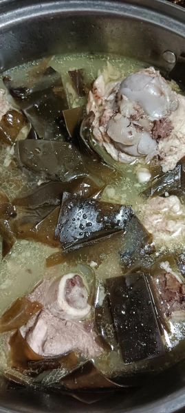 海带炖骨头怎么做好吃_海带炖骨头要焯水吗-第3张图片-山城妙识