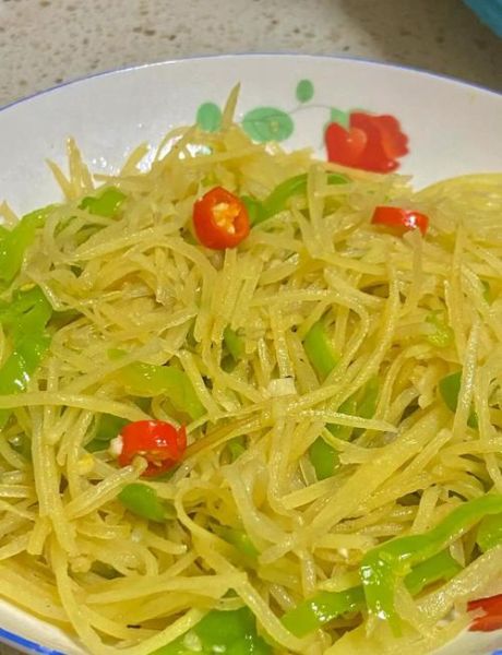 青椒土豆丝怎么做_土豆丝怎么炒才脆-第1张图片-山城妙识