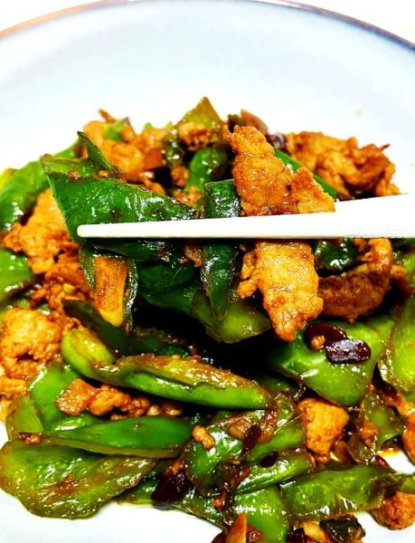 尖椒炒肉怎么做才好吃_尖椒炒肉用什么肉最好-第1张图片-山城妙识