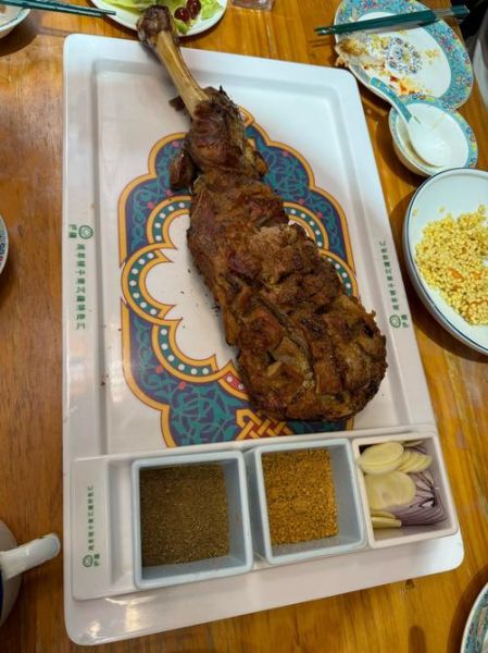 蒙古烤羊腿怎么做_蒙古烤羊腿哪里最正宗-第3张图片-山城妙识