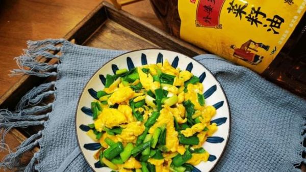 蒜苗炒鸡蛋怎么炒好吃_蒜苗炒鸡蛋窍门-第2张图片-山城妙识