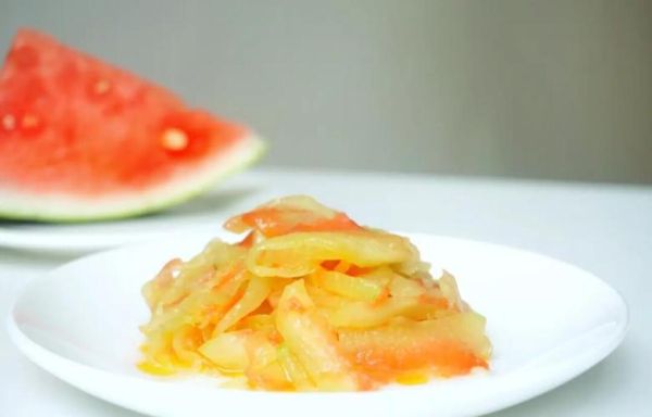 炒西瓜皮要焯水吗_西瓜皮炒前怎么处理-第2张图片-山城妙识