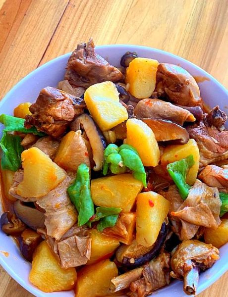 鸡腿炖香菇土豆怎么做_鸡腿炖香菇土豆的家常做法-第1张图片-山城妙识